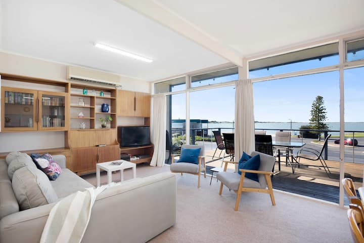 Swans Shorehouse, Retro 60's Shack By The River - Goolwa