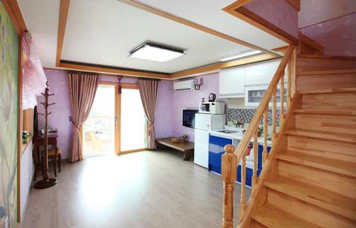 유럽형 목조의 복층형 객실, 바다(303호) - 수양동