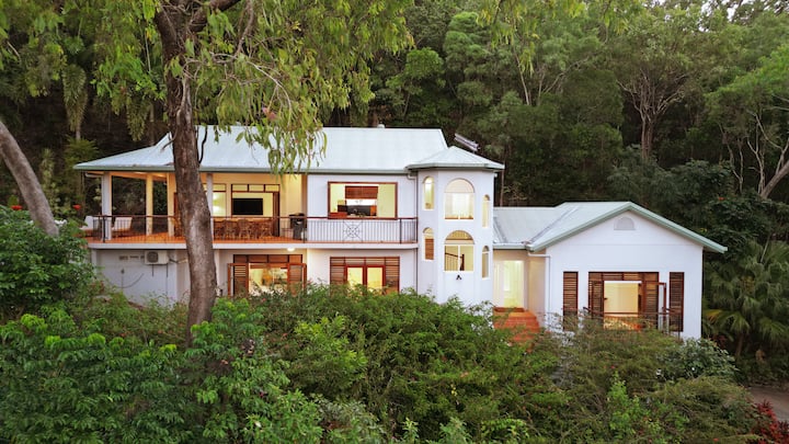The Ferns Villa Serene Retreat With Ocean Views - Cairns
