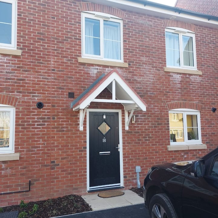Runcorn Retreat - 3 Bedroom Cozy House - Northwich