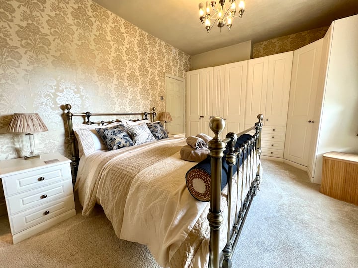 Above Rubies - Cross Cottage, Luxury, Dog Friendly - Haworth