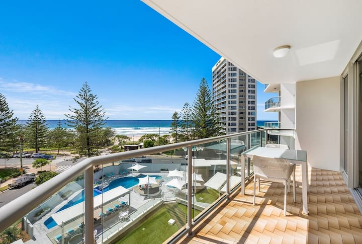 Peninsula Beachfront 2br Stay - Gold Coast