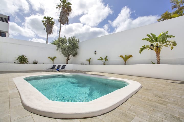 Queen Vetusta - Arrecife