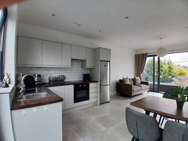 Newly Refurbed 2bd W/wraparound Balcony,5k To City - Dublín
