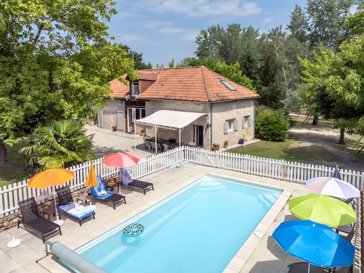 Maison De Charme Avec Sa Piscine - France