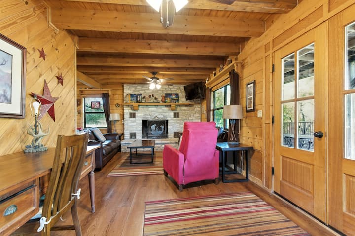 New! Frio Rivers Edge In The Heart Of Hill Country - Leakey, TX