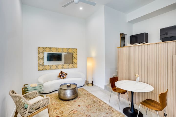 Shop, Dine & Walk To Ocean: Redondo Beach Apt! - Redondo Beach, CA