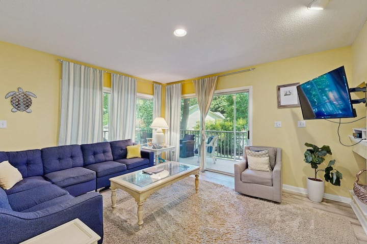 Sea Colony Shared Pool Tennis Free Beach Shuttle - Bethany Beach, DE
