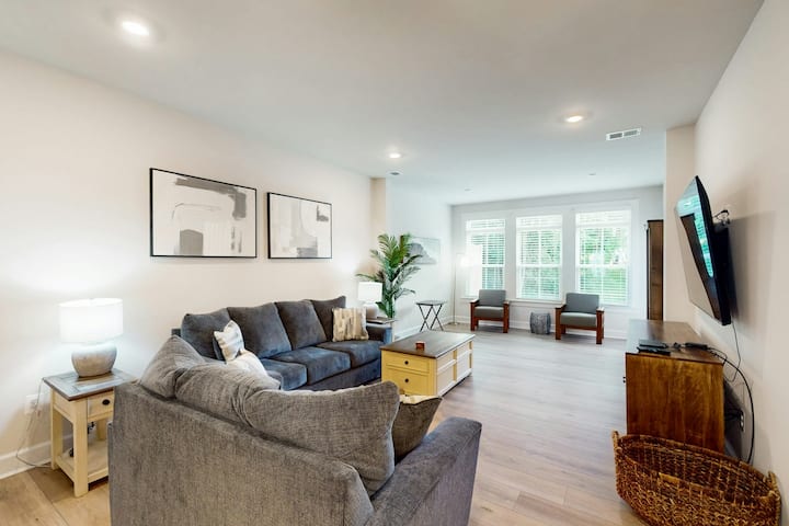 4 Br The Peninsula Spacious Home W/community Pool - Delaware