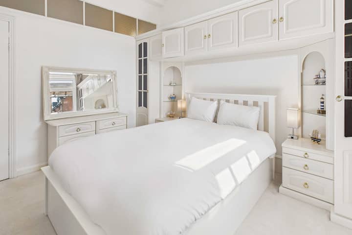 Host & Stay | 27 Metropole Towers - Whitby
