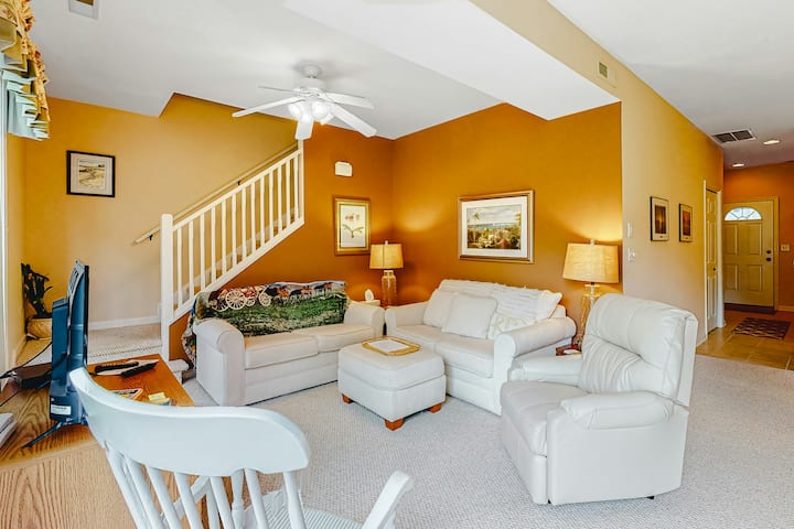 Salt Pond Townhome: Porch Ac & Resort Amenities - Bethany Beach, DE