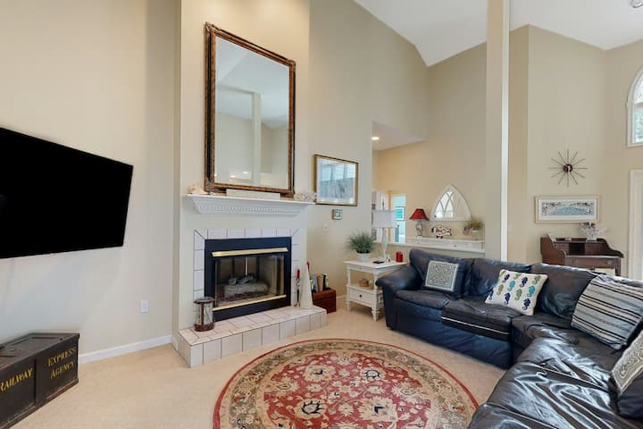 Salt Pond: Golf Views Pool Tennis & Fireplace - Bethany Beach, DE