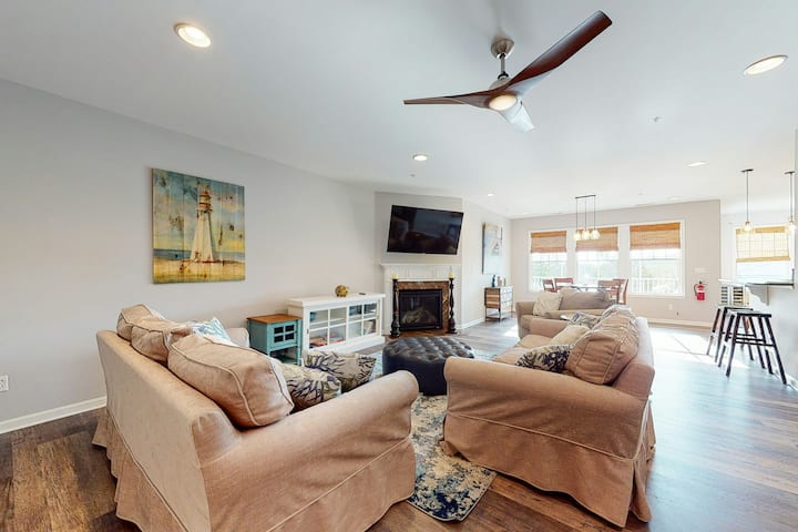 Bayside Resort: Golf Gym Pools & Private W/d - Selbyville, DE