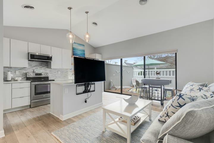Newly Renovated Sea Colony Tennis End Condo With W - Bethany Beach, DE