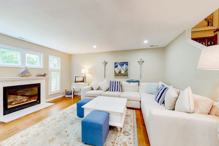 Sea Colony Getaway: Pools Tennis & Beach Access - Bethany Beach, DE