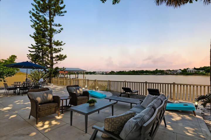Sleeps 12, Game Room,  Riverview - Magnolia Escape - Tampa
