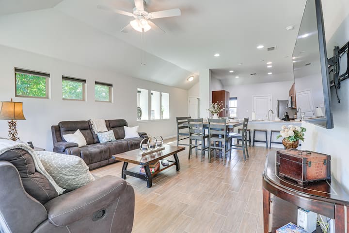 Pool Access + Private Yard: Family Home In Kyle! - Kyle, TX