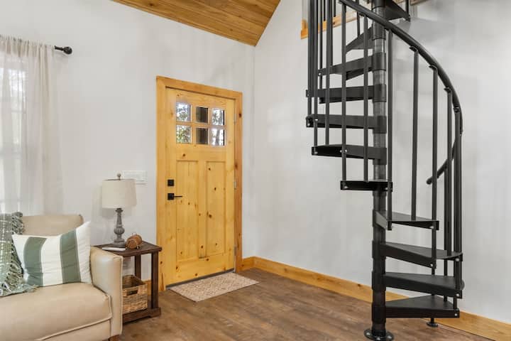 Charming Cabin, Sleeps 6 - Florida Panhandle, FL