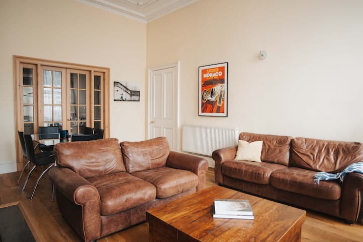 Traditional Central 2 Bedroom Apartment - Edinburgh