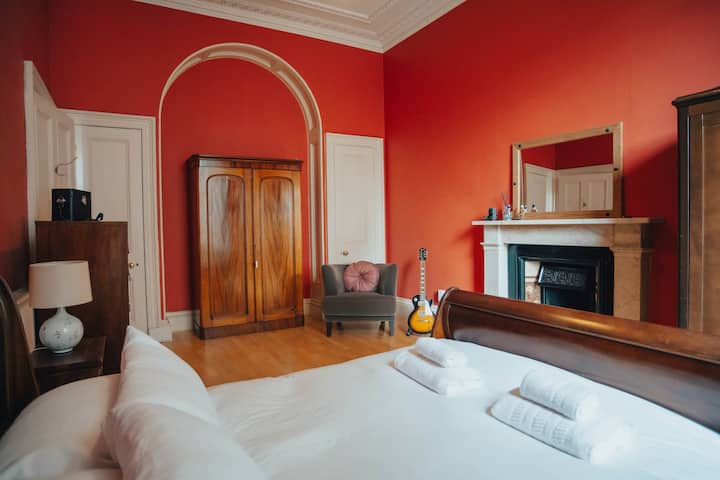 Traditional Central 2 Bedroom Apartment - Edinburgh