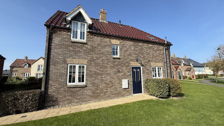 Sunsets And Sandcastles - Pool And Beach Access - Filey