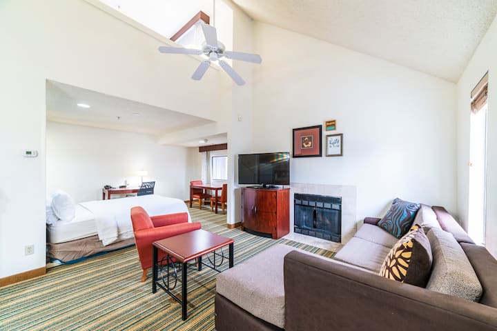 Metro Phx Upstairs  Loft Sleeps Over 6 Central Phx - Phoenix, AZ
