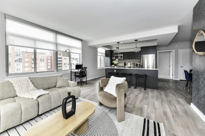 Modern 2br Oasis With Scenic Rooftop & Gym - National Harbor, MD