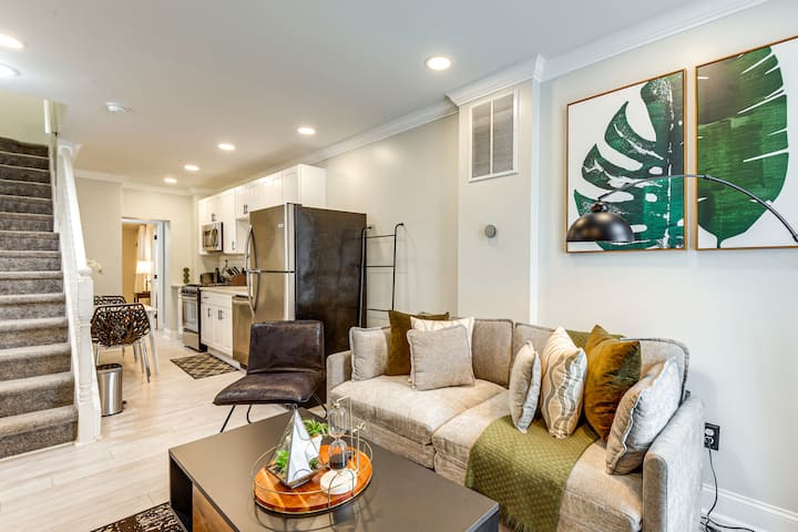 2 Blocks To Patterson Park: Urban Stay Near Eats - Baltimore