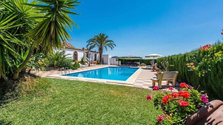 Cortijo Hacienda Nueva Lora Del Río By Ruralidays - La Campana