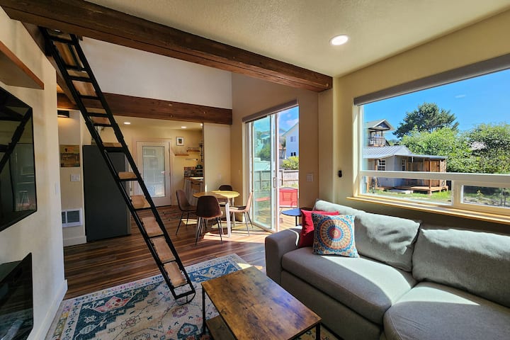 Oregon Coast Container Home, Dog Friendly! - Waldport, OR