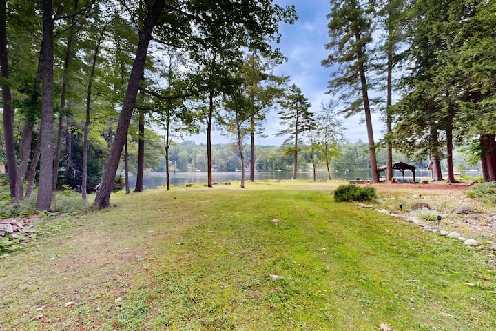 2br Charming Apartment W/ Lakeside Firepit & Dock - Waterville, ME
