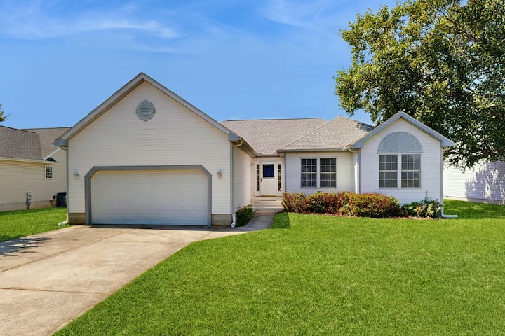 3 Br Maplewood Spacious House W/shared Pool - Delaware
