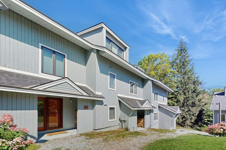 4br Ski-in/out Townhouse, Fireplace, Pool, Hot Tub - Stratton, VT