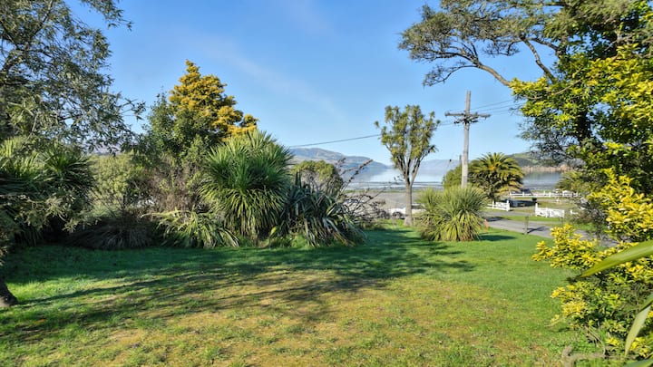Maison Pierre Rouge - Duvauchelle Holiday Home - Little River