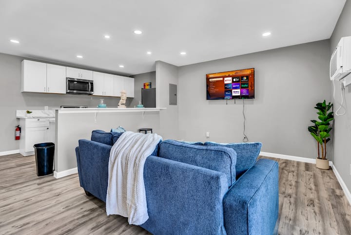 Modern Apartment Near Texas Live Entertainment - Arlington, TX