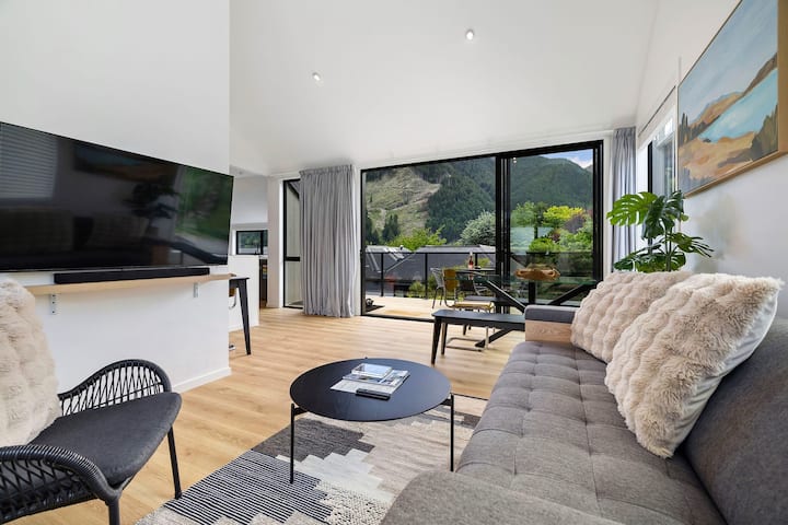 Contemporary Living In Town Centre On Sterling - Queenstown