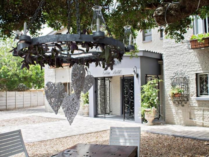 Luxury Two-bedroom Cottage - Jeffreys Bay