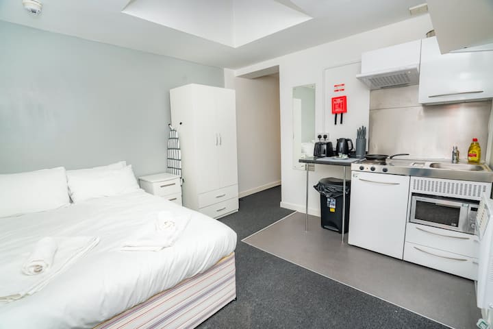 Cosy & Clean Central Coventry Budget Studio - Coventry