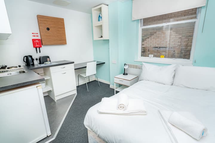 Lovely Modern Central Coventry Budget Studio - Coventry