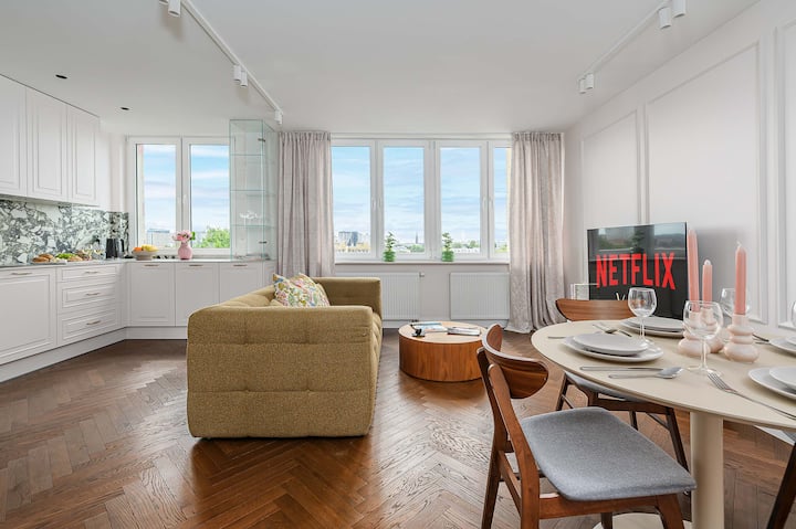 Premium Lumina Apartment With Parking - Warsaw
