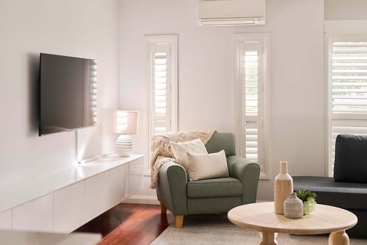 Leafy Dickson Home Close To Shops & Cafés - Canberra