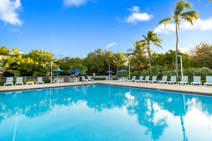 Cozy Ocean View Suite W/ Pool, & Onsite Dining! - Florida Keys