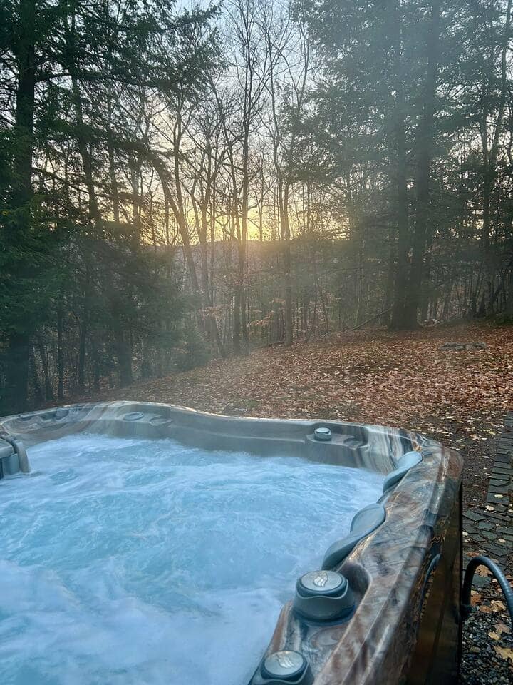 Relaxing Mountain Escape | Hot Tub + Firepit + Ev - Campton, NH