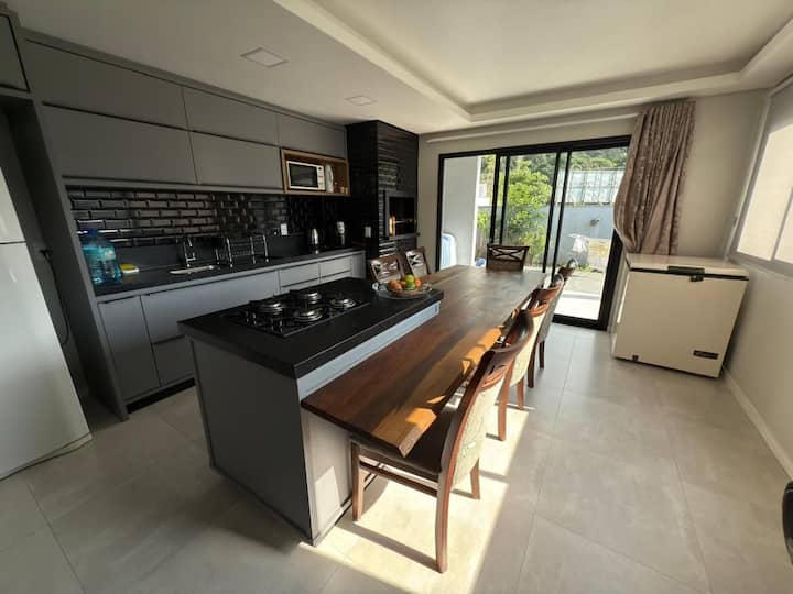 Cód 136 - Excelente Casa Na Zona Central - Governador Celso Ramos