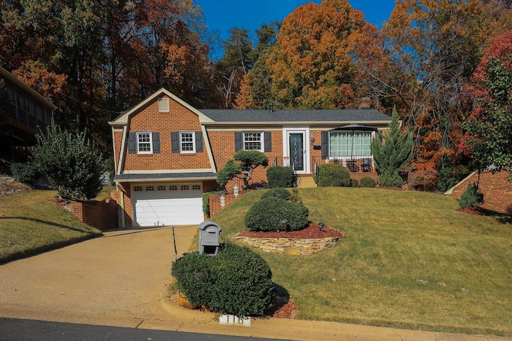 Spacious 4br Retreat W Pool & Hot Tub - Danville, VA