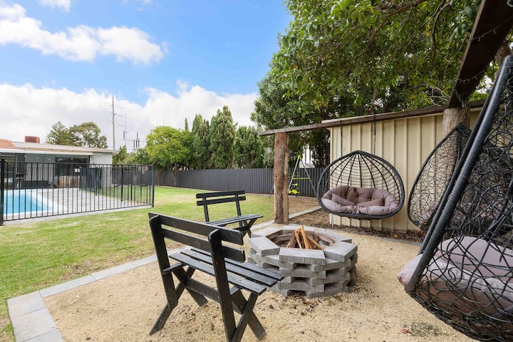 Family Fun Retreat With Pool & Fire Pit - Kalamunda