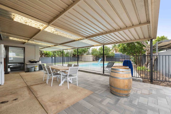 Family Fun Retreat With Pool & Fire Pit - Perth