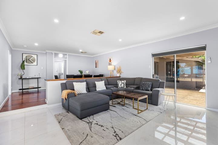 The Belmont Escape: Pool, Fire Pit & Family Fun - Kalamunda