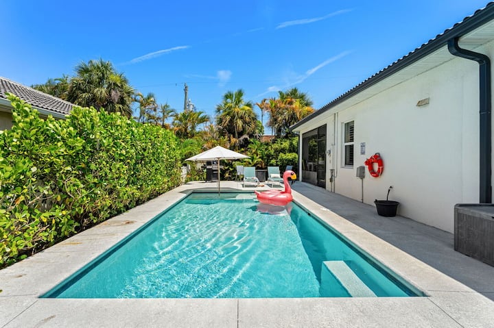 Tropical Backyard Oasis W/ Pool & Bbq Grill! - Cocoa Beach, FL