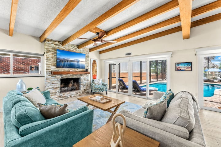 Tropical Oasis W/ Pool, & Spa! - Cocoa Beach, FL